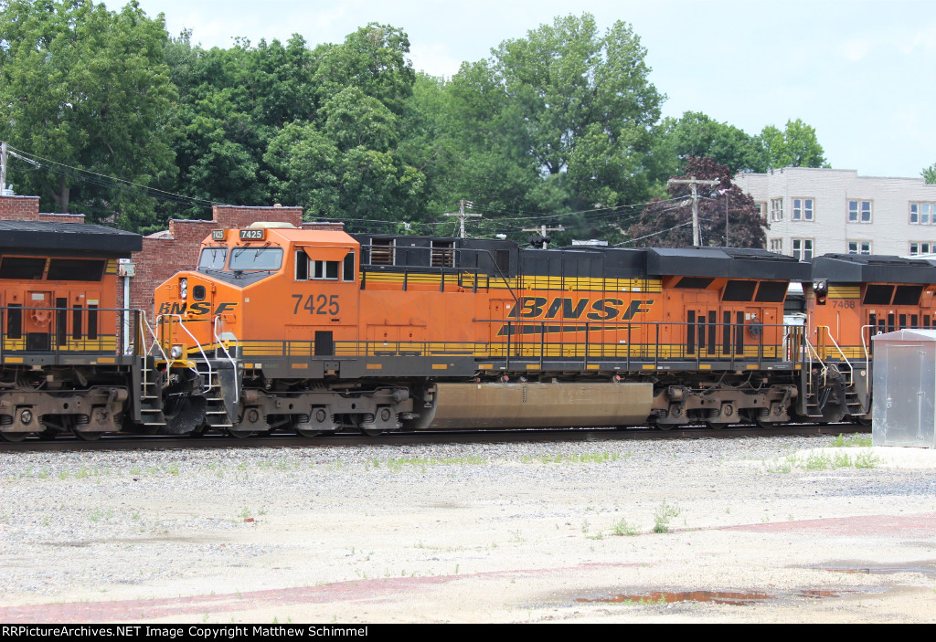 BNSF 7425